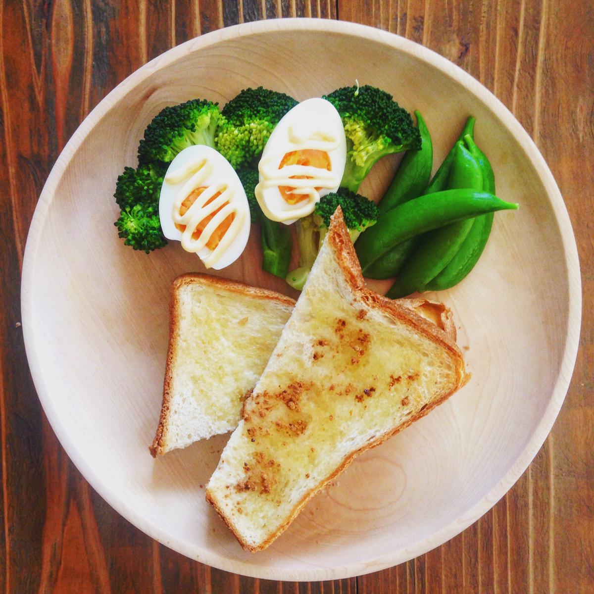 みんなの使い方 0022 朝食の時間を愉しむ木のプレート – PINT_MN